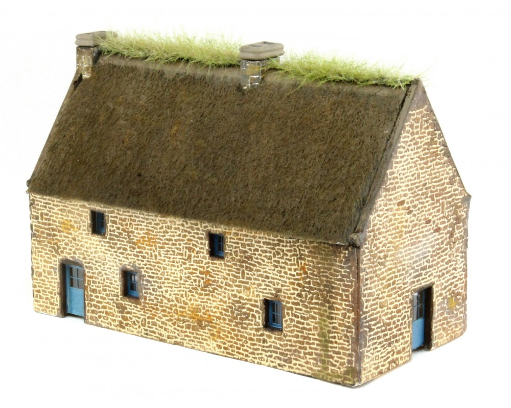 Breton cottage with outdoor staircase in HO scale